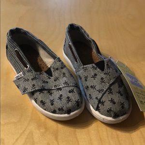 Toms | Shoes | Toms Skull Cross Bone New Shoes | Poshmark